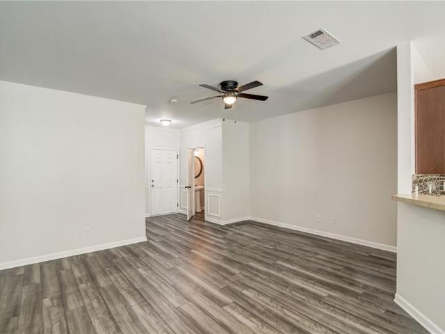 544 Oakside Place