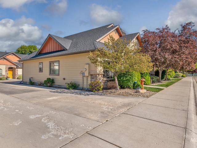 544 S Whisperwood Way