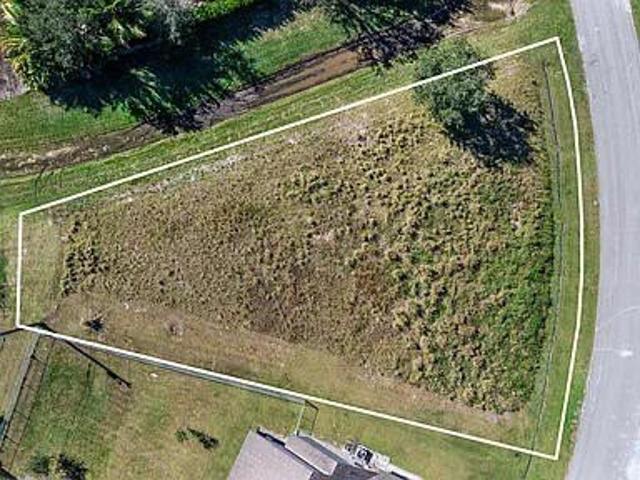 544 SW Columbus Dr, Port Saint Lucie, FL 34953