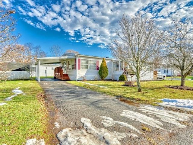 544 Rockview Dr, Holley, NY 14470