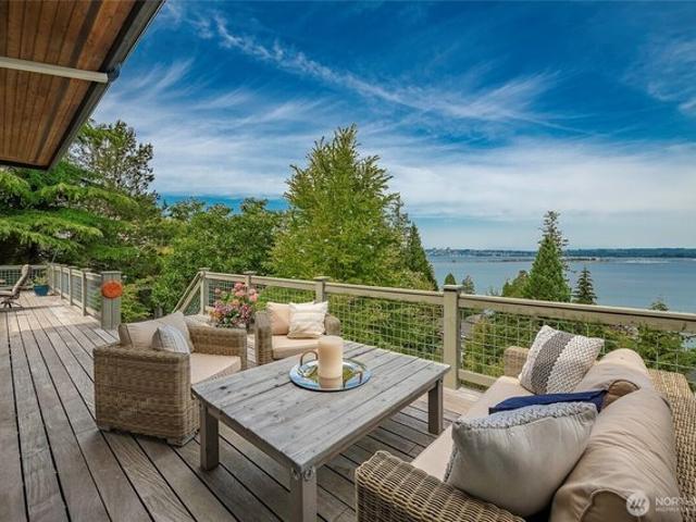 5454 Puffin Pl, Blaine, WA 98230