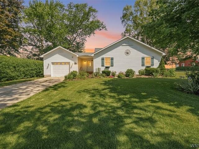 5455 Cherry Croft Ln, Burt, NY 14028