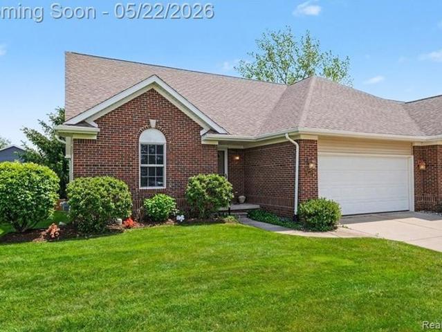 5457 Hidden Valley Trl, Fenton, MI 48451