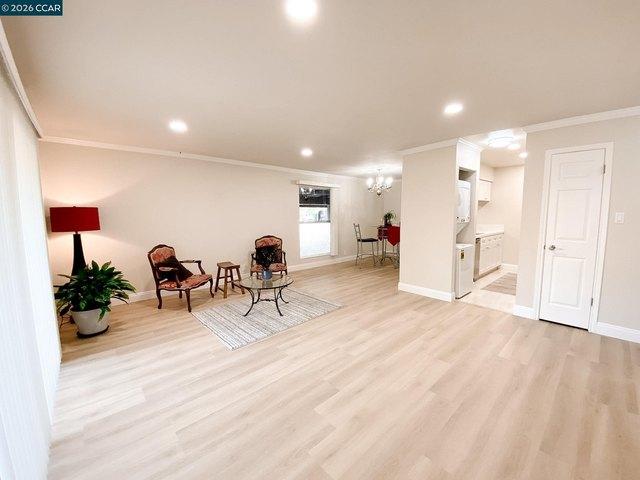 5457 Roundtree Pl Apt J, Concord, CA 94521