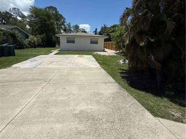 5458 Sholtz St, Naples, FL 34113