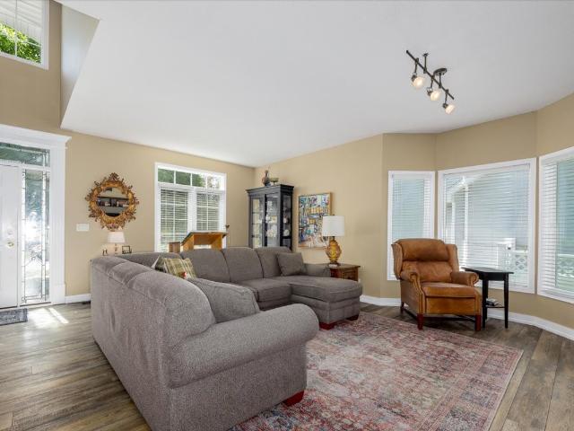 5459 Coachlight Drive