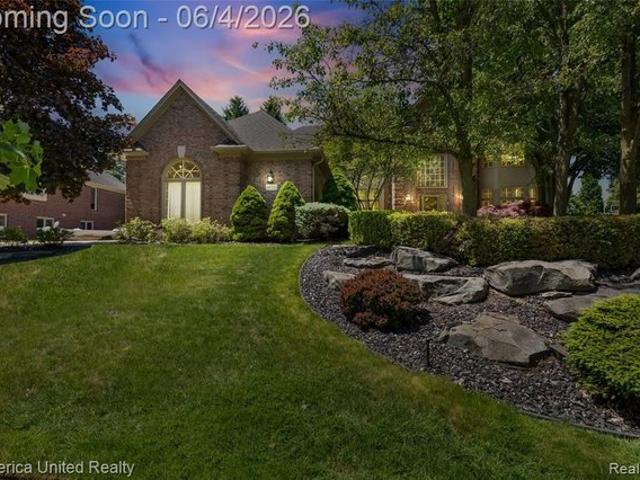 54501 Salem Dr, Shelby Township, MI 48316
