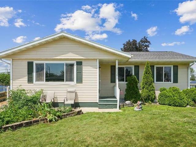 5450 Plainview Dr NW, Cedar Rapids, IA 52405