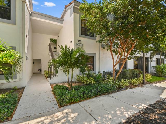 5450 Verona Dr, Unit O, Boynton Beach, FL 33437 | MLS #B26009 | Compass
