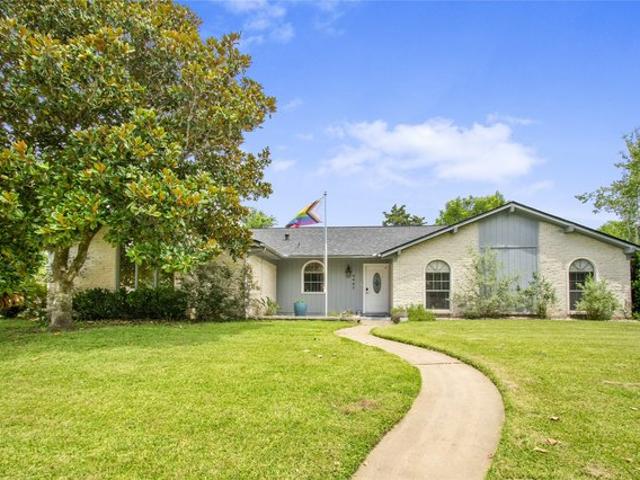 5451 Appleblossom Ln, Friendswood, TX 77546