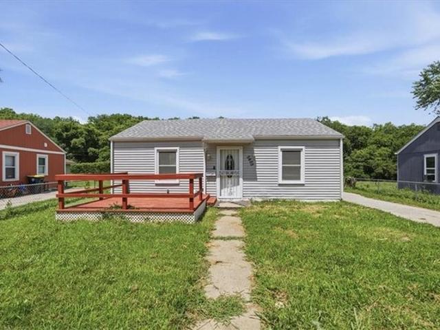 5452 College Ave, Kansas City, MO 64130