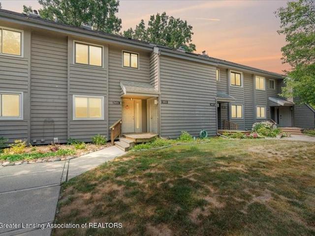 5453 Wild Oak Dr, East Lansing, MI 48823