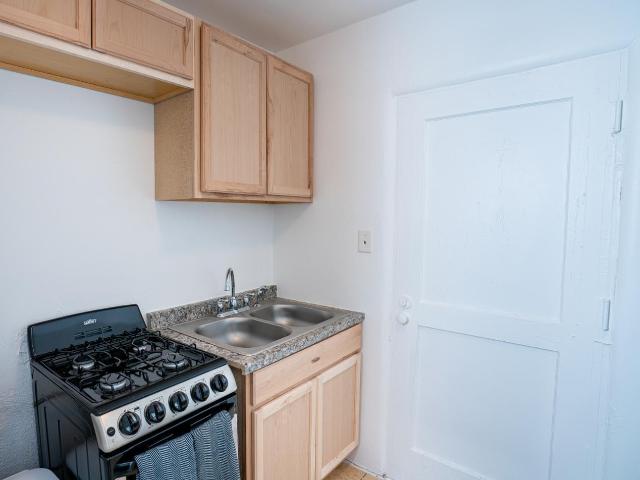 545 Cedar Street SE 13