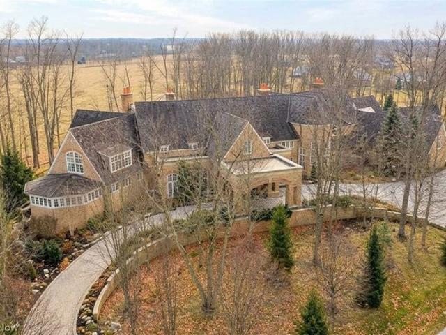 545 Bristol Dr, Aurora, OH 44202