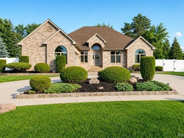 545 Karla Ln, Marysville, MI 48040