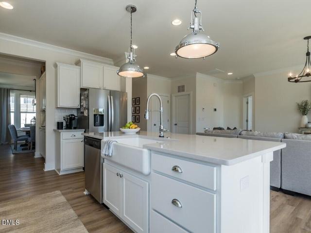 545 Hipwood Drive