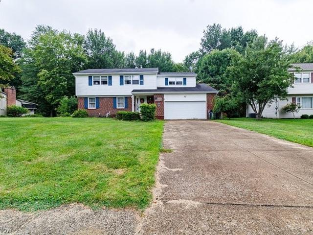 545 Oakridge Dr, Youngstown, OH 44512