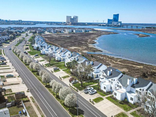 545 Lagoon Blvd