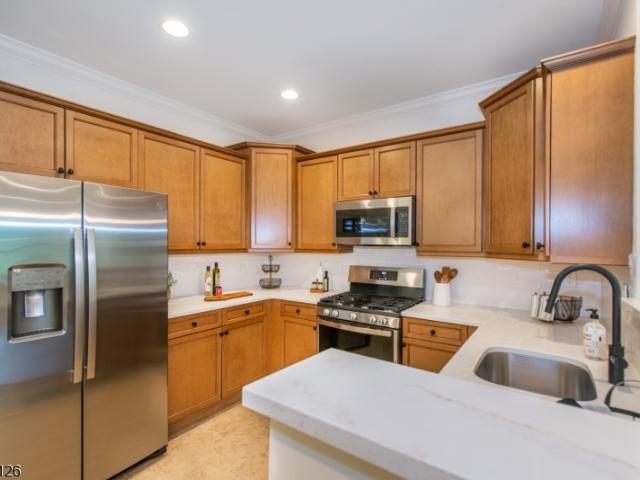 545 Morris Ave # 213