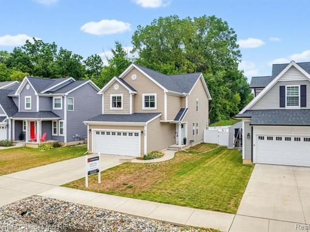 545 S Winding Dr, Waterford Township, MI 48328