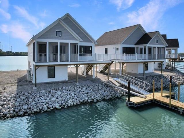 545 W Lakeshore Dr Unit 35, Port Clinton, OH 43452