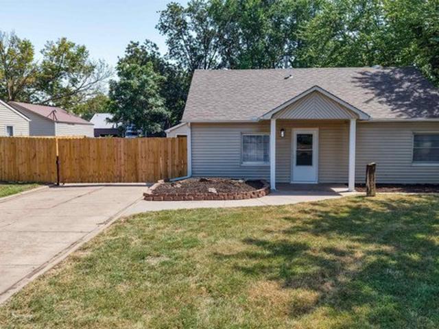 545 W Macarthur Rd, Wichita, KS 67217