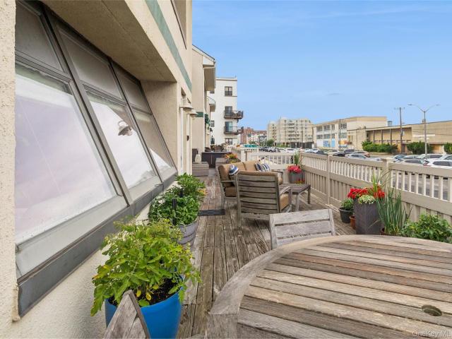 545A W Broadway