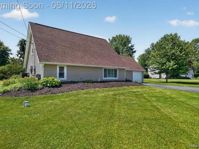 5464 E Maple Ave, Grand Blanc, MI 48439
