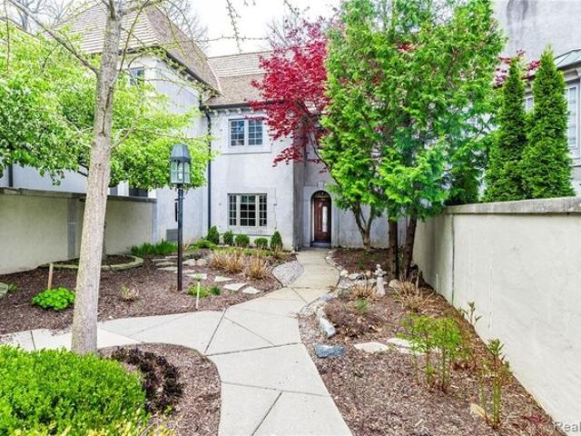 5467 Bristol Parke Dr, Independence, MI 48348