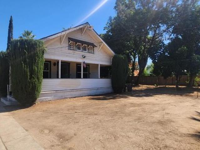 5469 E Tulare Ave, Fresno, CA 93727