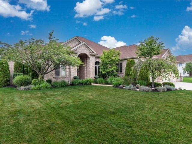 5460 Pinecrest Dr, Lockport, NY 14094