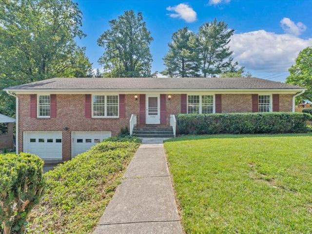 5460 Stoneybrook Dr, Roanoke, VA 24018
