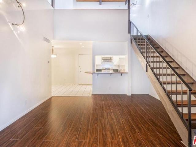 5460 White Oak Ave #A326, Encino, CA 91316