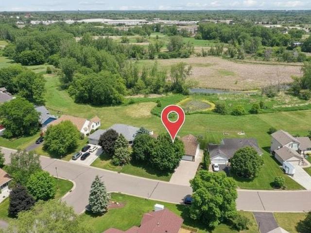 5461 Golfview Ave N, Oakdale, MN 55128