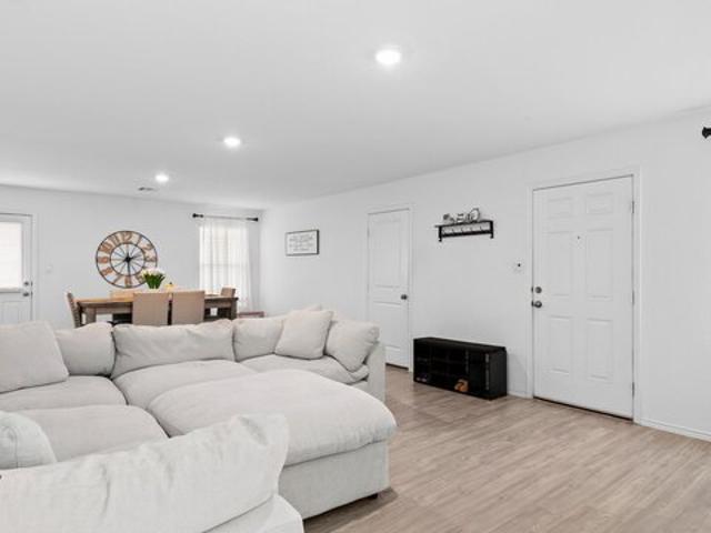 5463 Daphne Path