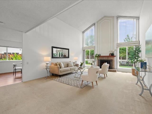546 Compass Circle