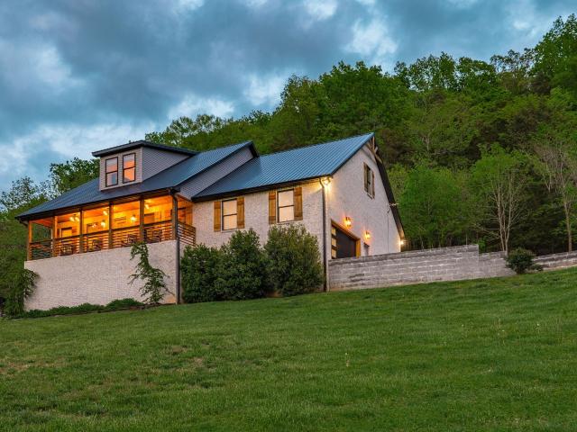546 Brazier Ln