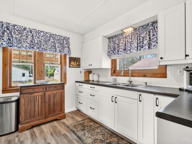 546 W Gulliver Lake Road