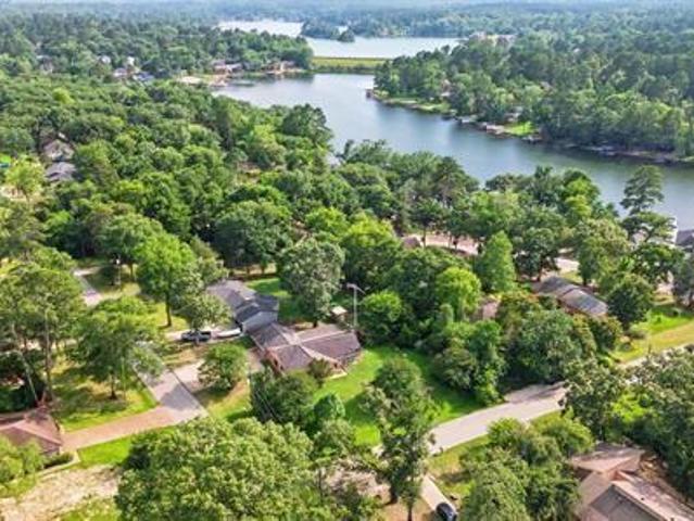 546 Woodside Drive