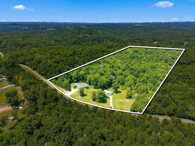 5474 Creek View Rd, Columbia, TN 38401