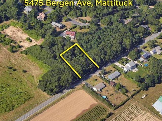 5475 Bergen Ave, Mattituck, NY 11952