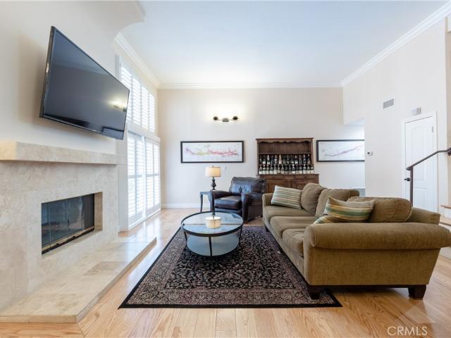 5477 Nestle Ave, Unit 26, Tarzana, CA 91356 | MLS #SR26081 | Compass