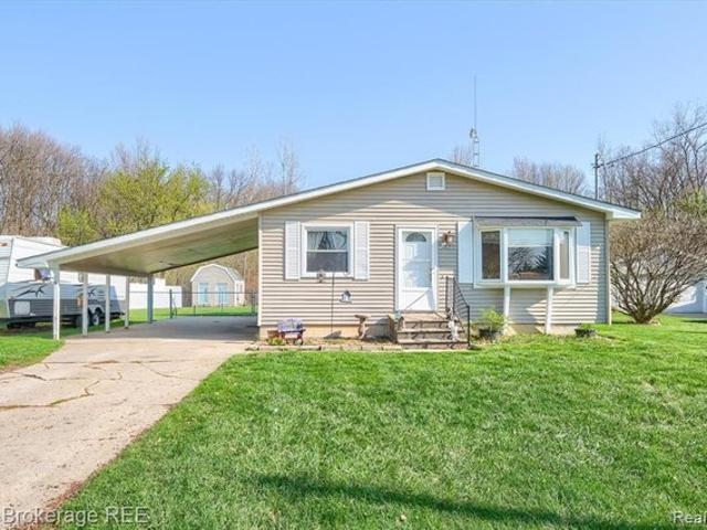 5477 Hopkins Rd, Genesee, MI 48506