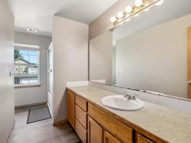 54793219 1620 200th Street Court East