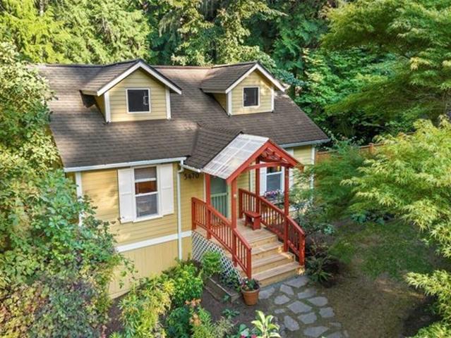 5470 Taylor Ave NE, Bainbridge Island, WA 98110