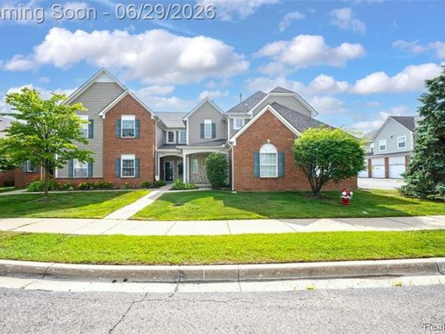 54726 Monarch Dr, Shelby Township, MI 48316