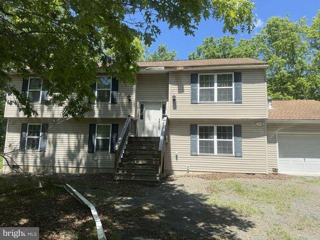 5472 Gingerbread Ln, East Stroudsburg, PA 18302