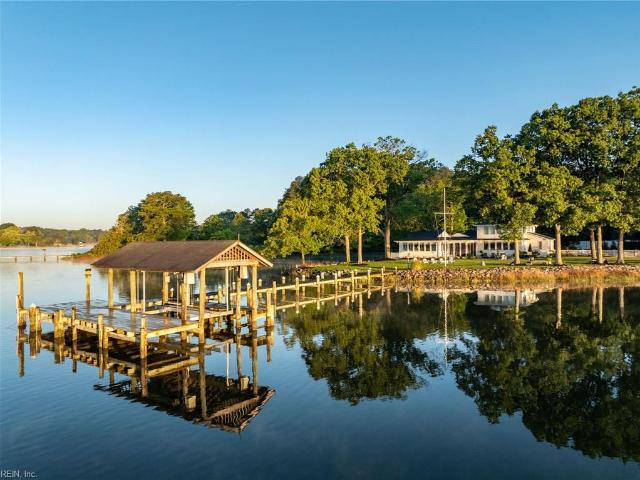 5473 White Hall RD