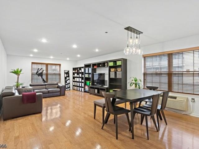 547 Gorge Rd Apt 2E, Cliffside Park, NJ 07010
