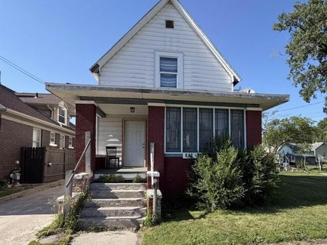 547 E South St, Galesburg, IL 61401